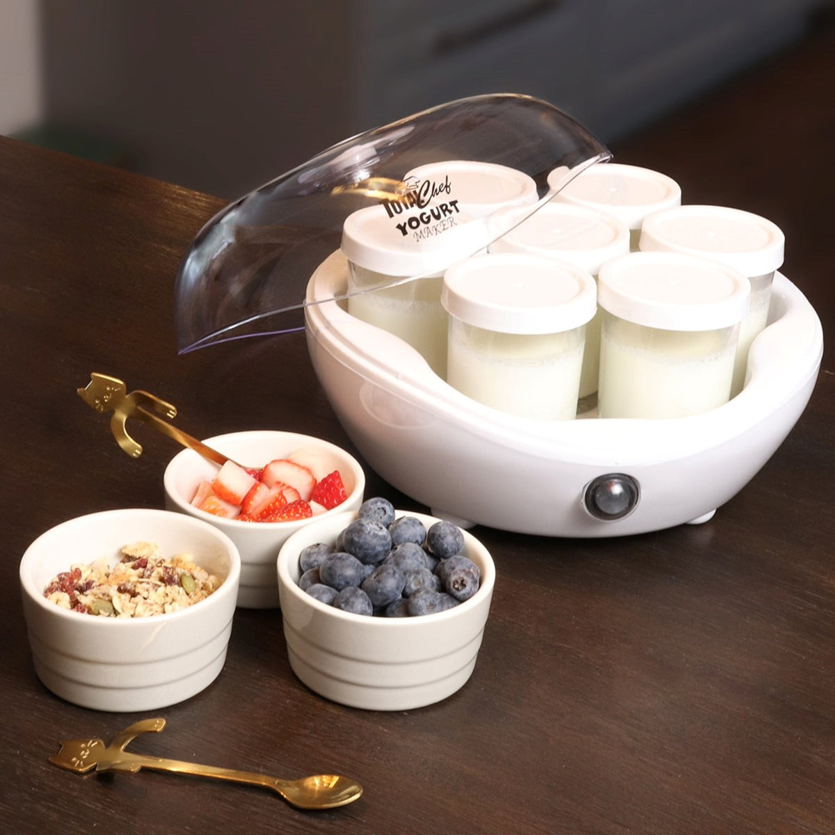 Total Chef Yogurt Maker 1L 1.1 qt with 7 Glass Jars and Lids One Touch Operation White Perfect for Natural Organic Sweetened or Sugar Free